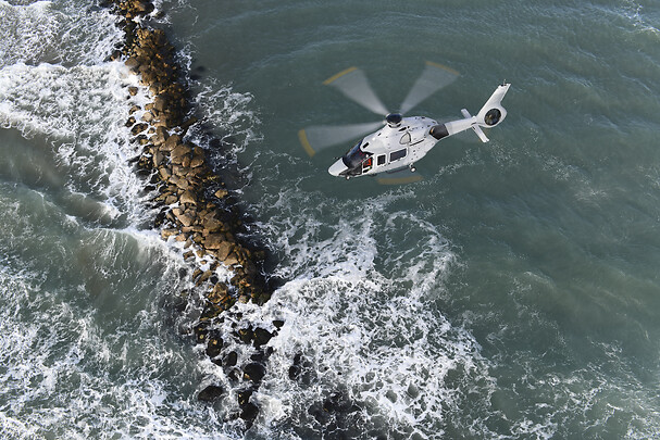 Safety innovation #10: The jettisonable frame | Airbus